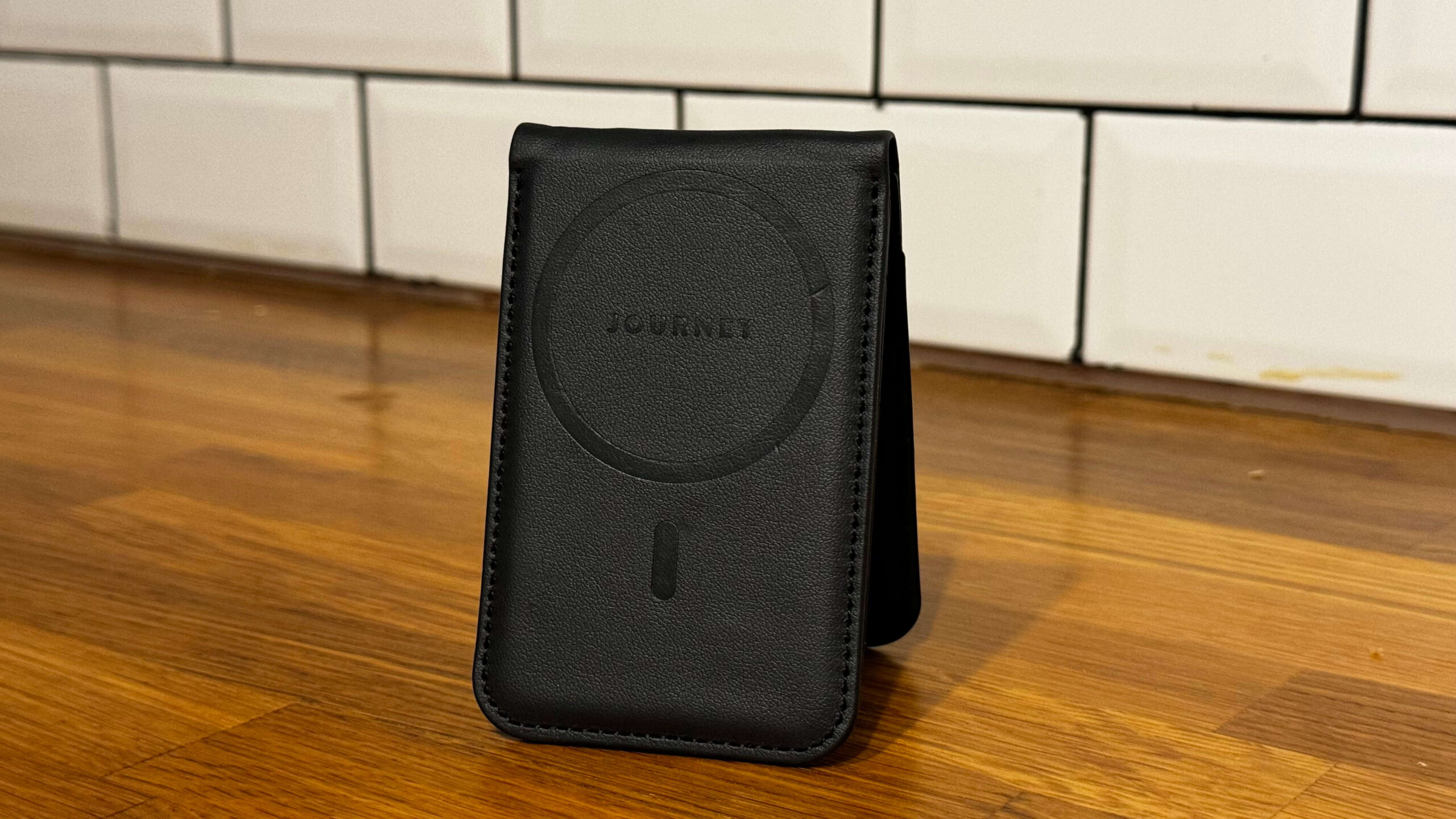 Journey LOC8 MagSafe Finder Wallet and Stand Review - Jessica Bryson